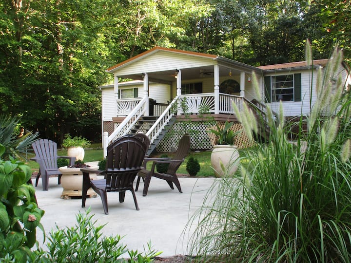 Waterfront* Boathouse * Covered Porch * Kayak Pets - Lake Gaston