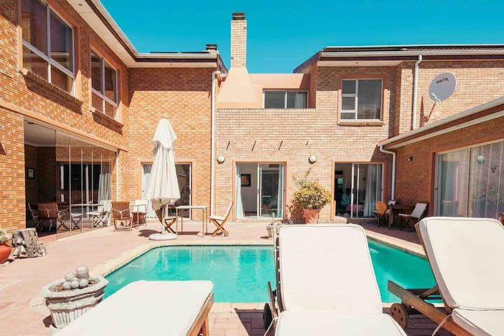Studio Apartment With Separate Lounge - Goodwood