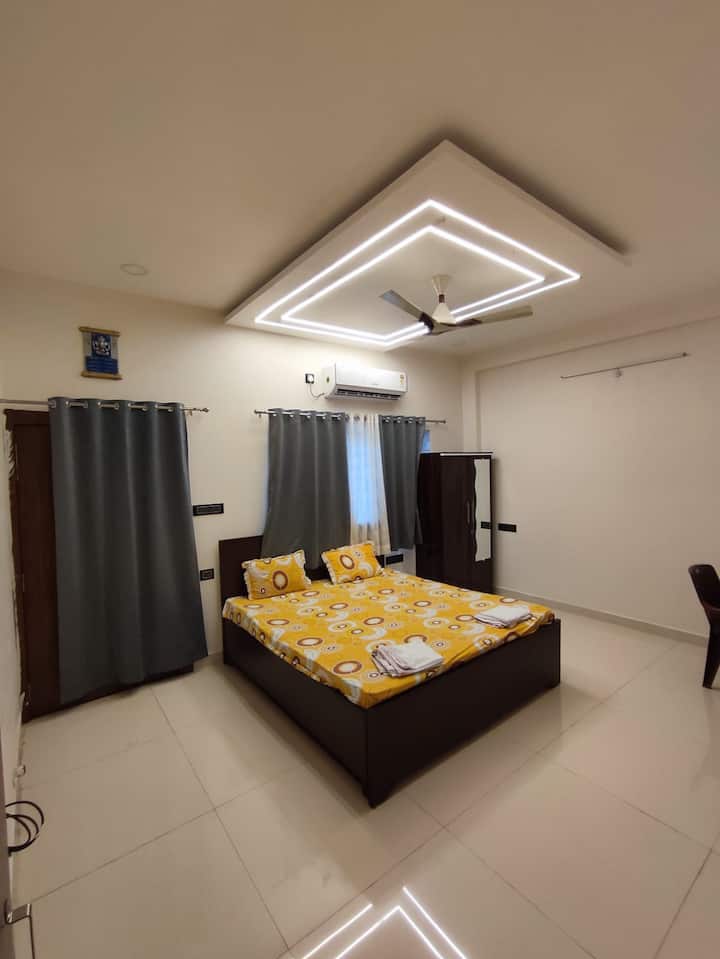 Peaceful 1 Bedroom With Garden Facing (Ac) - Ujjain
