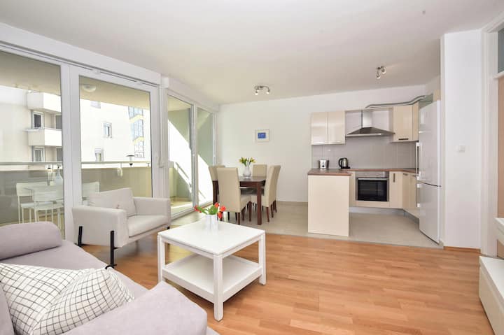 New Modern 2 Bedroom Apartment - Makarska