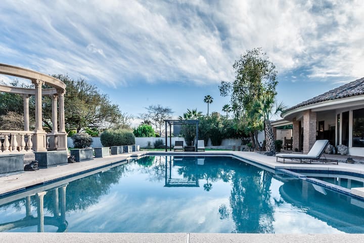 Stone Palace - Scottsdale/ Pv - Pool & Hot Tub!! - 피닉스