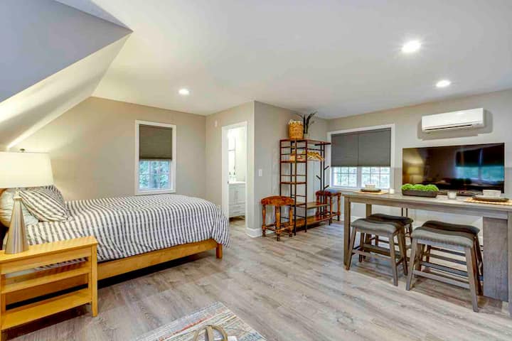 Private Studio Nestled In Quiet Country Setting - Falls Lake, NC