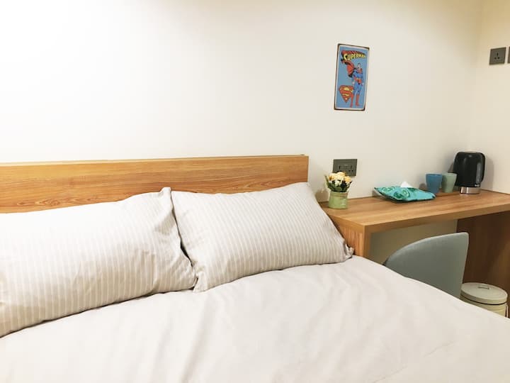 Pleasant & Enjoyable 2 Pax Room, Only 5 Min To Mtr - Tsuen Wan