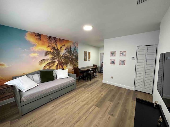 Apt#1 N Miami Beach Free Parking, Washer/d 7guests - Aventura, FL