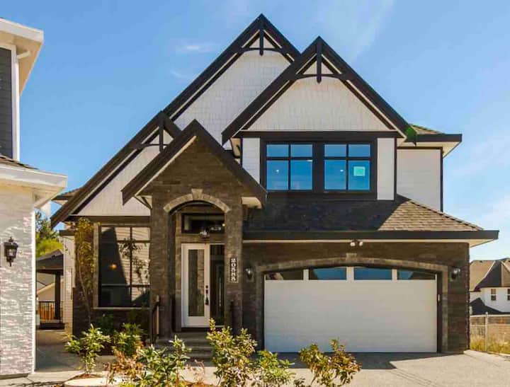 Cozy 2 Bedroom Place W/ Free Parking And Amenities - Langley