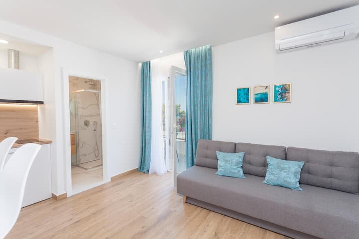 Lovely Modern Sea And Mountain View Apart. - Makarska