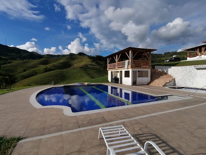 Hermosa Finca En Pereira - Pereira, Colombia