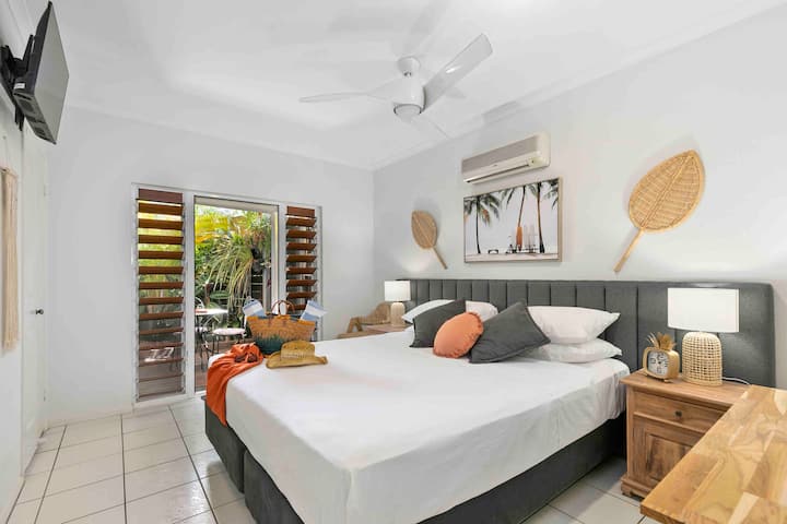 Private Tropical Courtyard Studio 8 Mins To Beach. - Clifton Beach