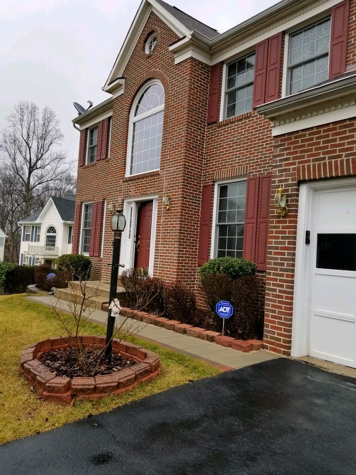 Cozy Basement Apartment With Private Access - Woodbridge, VA