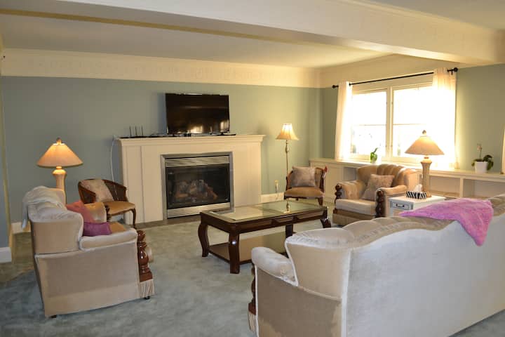 Cozy And Charming Century Home! - Niagara Falls
