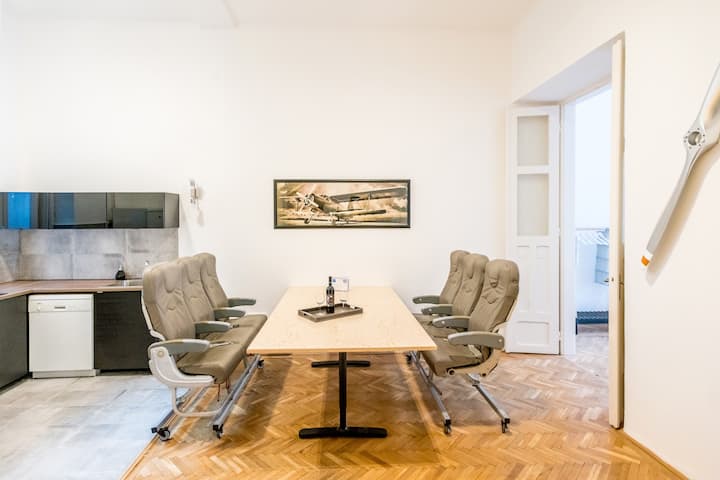 5* Reviews 3 Bdrm 2 Bthrm In The Cntr Of Budapest - Budapest