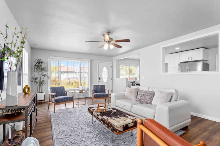 The Oleander Cottage - 베이커즈필드