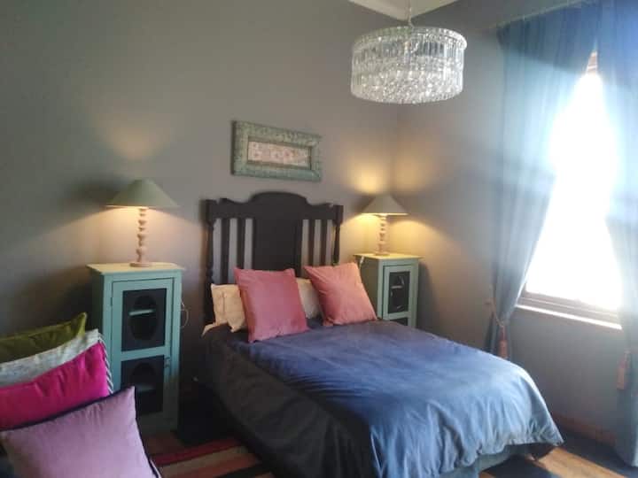 The Green Acorn Guest House - Frieda's Room - Ficksburg