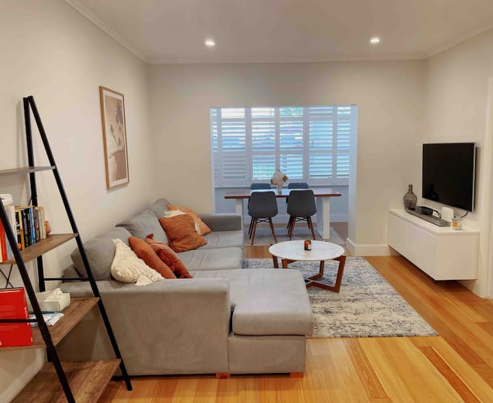 Freshly Renovated 2 Bdr In  The Heart Of  Bondi - 시드니