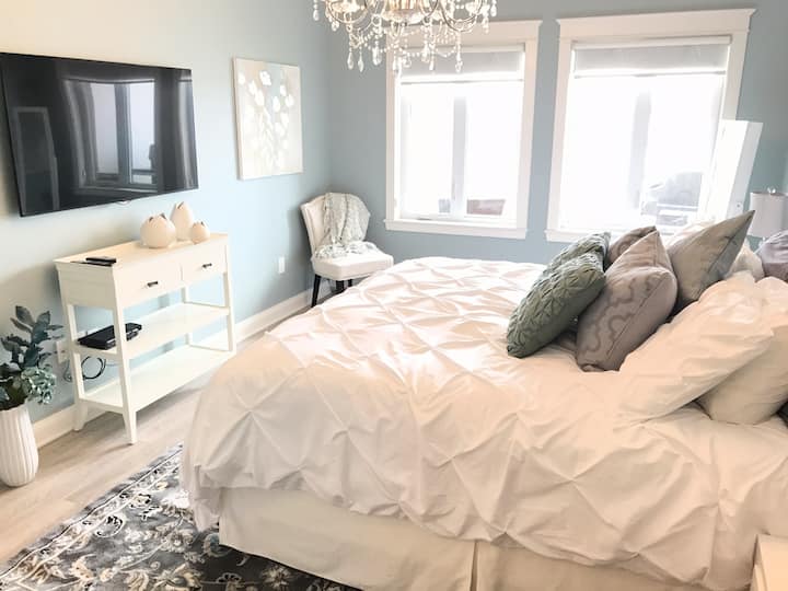 Exquisite Two Bedroom Downtown Waterfront Condo. - Cornwall, Kanada