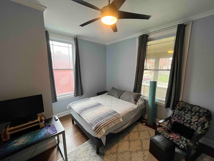 Private Hot Tub Bath Lounge - Kansas City