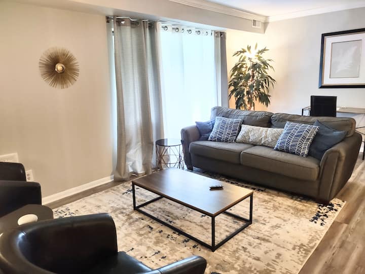 Idyllic Central Raleigh Condo-3br/2bath - Raleigh, NC