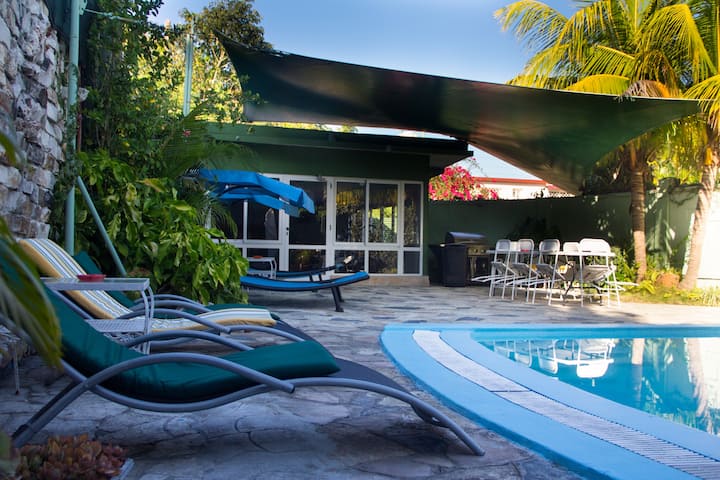 Private Room With Pool - Havana