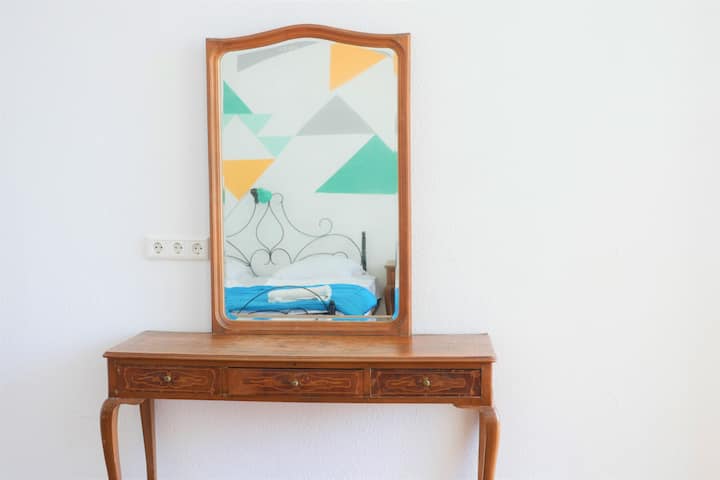 》Old Town Marvel《 With Sunny Green & Lively Yeard - Tbilisi