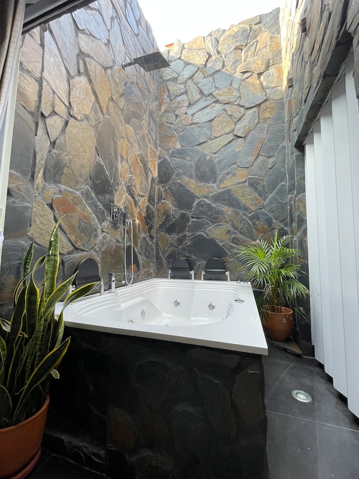 Cool Apt With Jacuzzi In Laureles 3 Rooms 90mtc. - Medellín