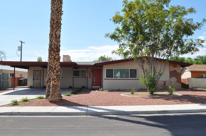 Gorgeous Mid-century Modern Las Vegas Experience - Las Vegas, NV
