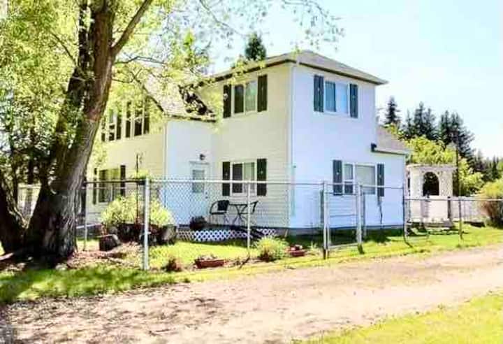 Blindman Acres- Country Farmhouse 5 Min To City - Lacombe