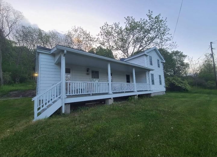 Secluded Valley Farmhouse In The Fingerlakes - Sugar Hill State Forest, Watkins Glen