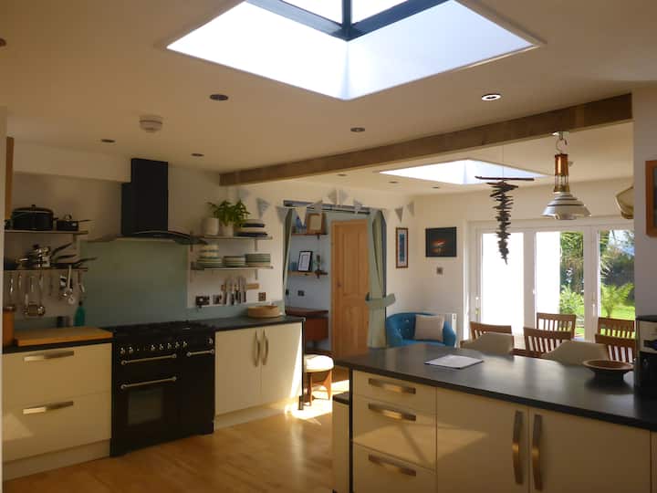 Lovely, Family Friendly Bungalow Near Porth Beach. - Newquay