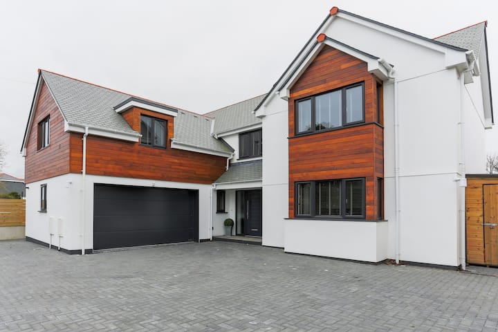 St Ives / Sleeps 14 / Hot Tub /Parking / Play Area - St Ives