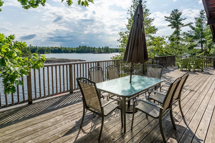 Waterfront Cottage On Muldrew Lake, Muskoka - Gravenhurst