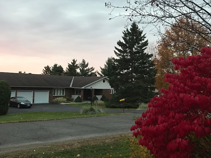 Cozy Quiet Carp Location - Ottawa