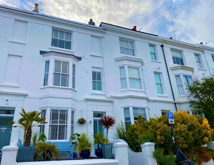 Beautiful House, 2 Parking Spaces. Quiet Street - Brighton