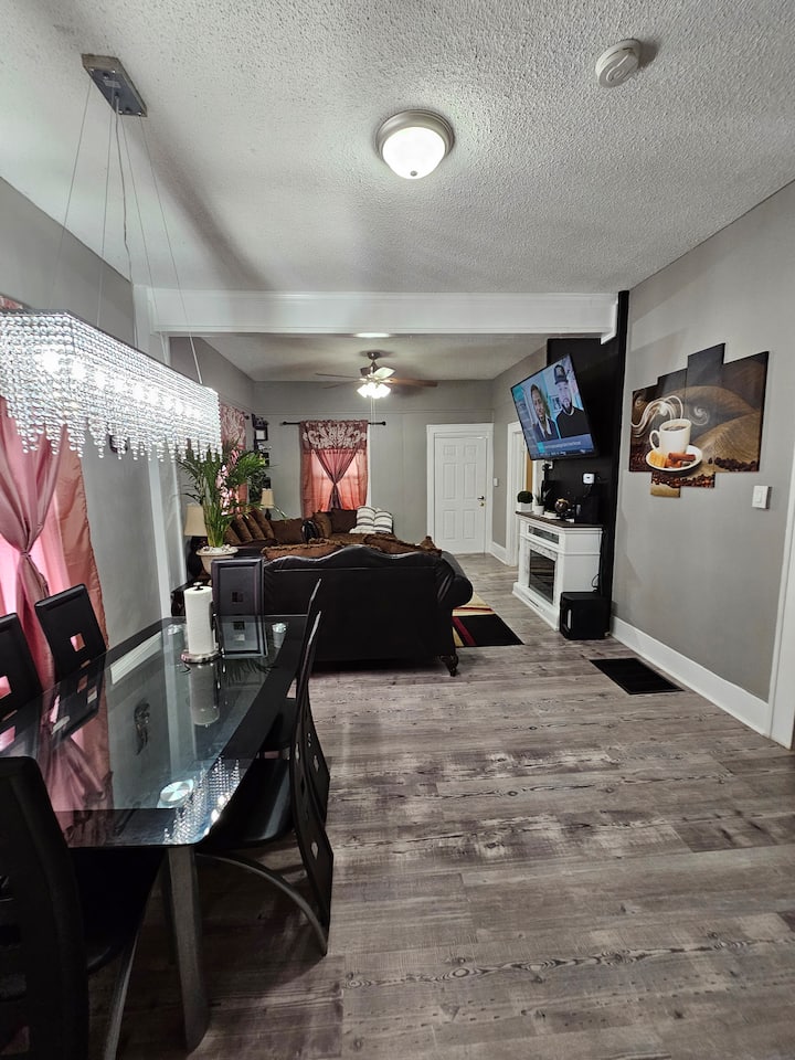 High Ceilings | King Beds | 85” Tv | Near Downtown - Winston-Salem