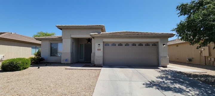 Convenient 4 Bed, 2 Bath House - Casa De Amft - Phoenix, AZ