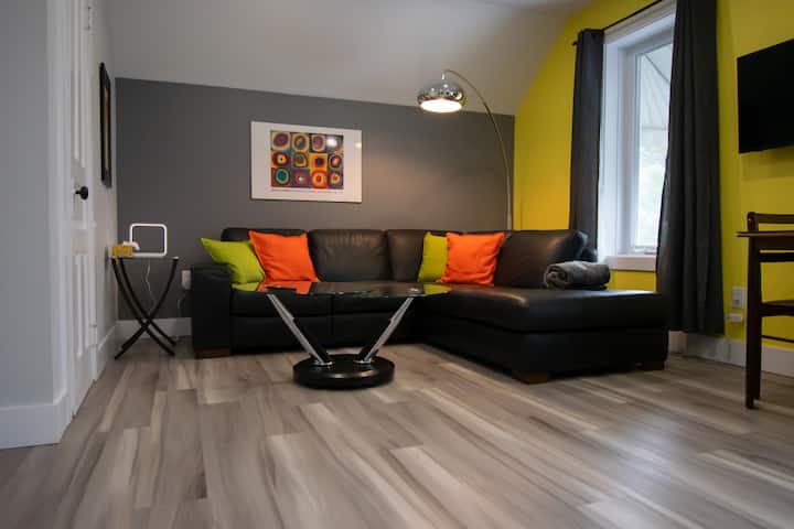Stylish One Bedroom Oasis Near Kitchener Core - Chicopee