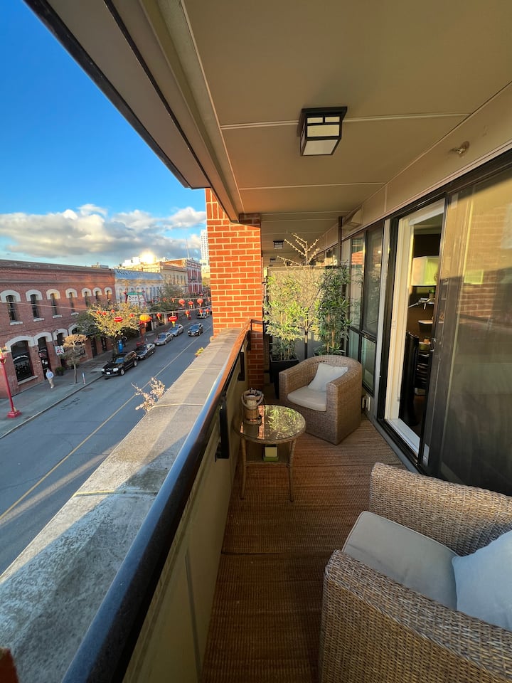 King Size Bed & Free Secure Parking! - Victoria