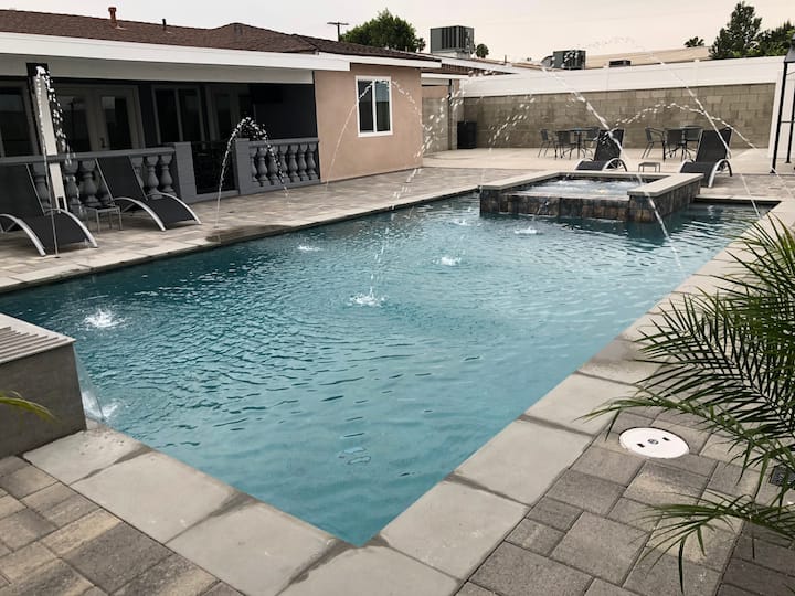 Beautiful One Of A Kind Home With Pool & Jacuzzi! - Los Angeles