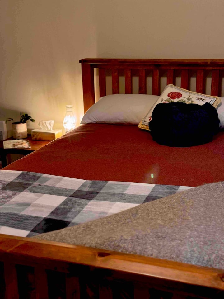 Queen Bed In Spacious Country Home On Acreage - Langley
