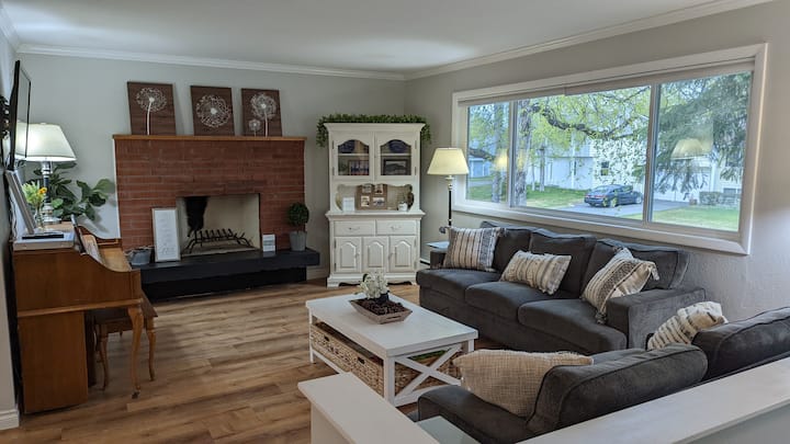 Lovely 3 Bedroom Unit In Midtown - Anchorage, AK