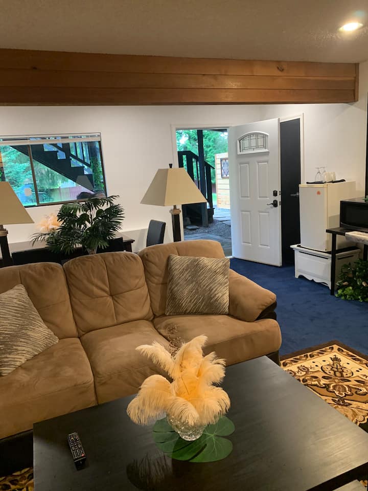 Private Suite With 1 Bedroom And Living Room - Federal Way, WA