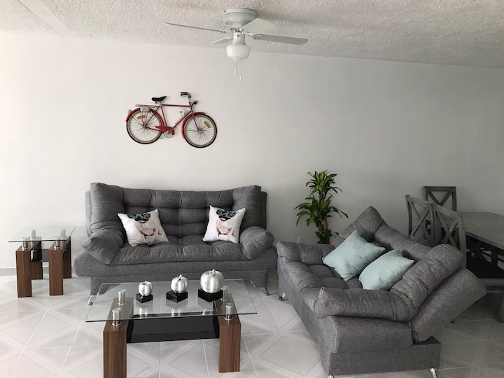 Amplia Casa, Completa, Segura Y Cómoda - Tlaquepaque