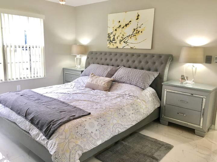Fully Remodeled A !! 3br/2bth 15min From Disney - Flamingo Waterpark Resort, Kissimmee
