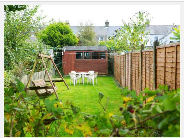2 B&b House Monthly £1900 - Deal