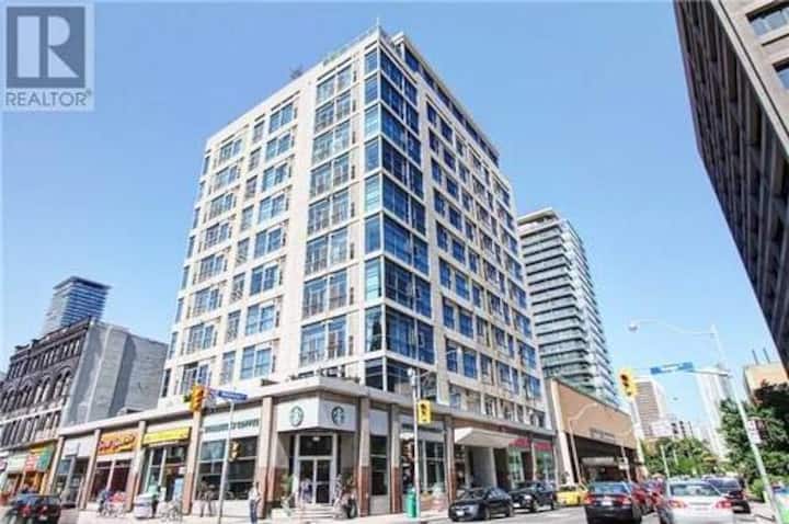 Lrg Apt Dwtn, Yonge By Ttc, Hospitals/universities - Toronto