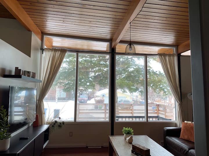 Lodge-style Unit Near University Of Calgary - Calgary