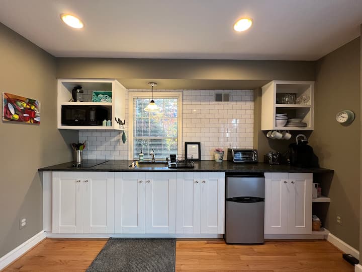 Downtown Bethesda Hideaway - Bethesda, MD