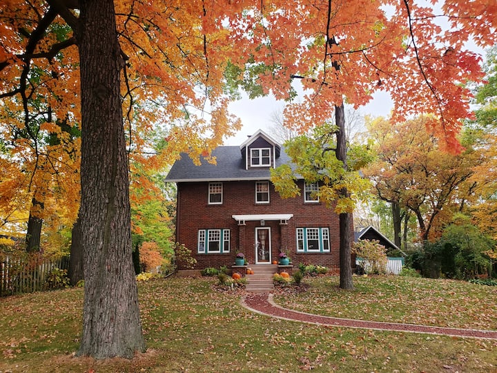 Century Oaks Farmhouse/ Spacious/ 5 Mi. To Lambeau - Green Bay, WI