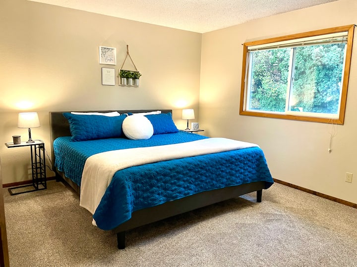 Spacious 3 Bedroom W/large Deck & Backyard - Pullman, WA