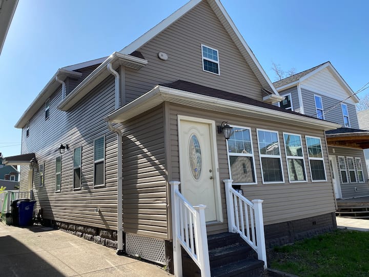 3 Bedroom House For Rent - Cleveland, OH