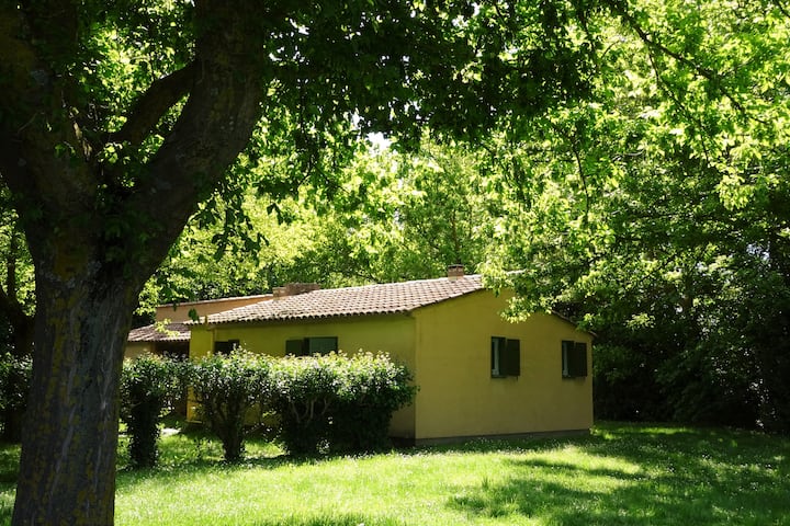 Mazet Dans Un Beau Centre De Vacances Arboré - 